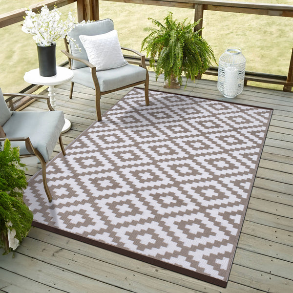 Weatherproof Nirvana Taupe and White Outdoor Carpets & Rugs